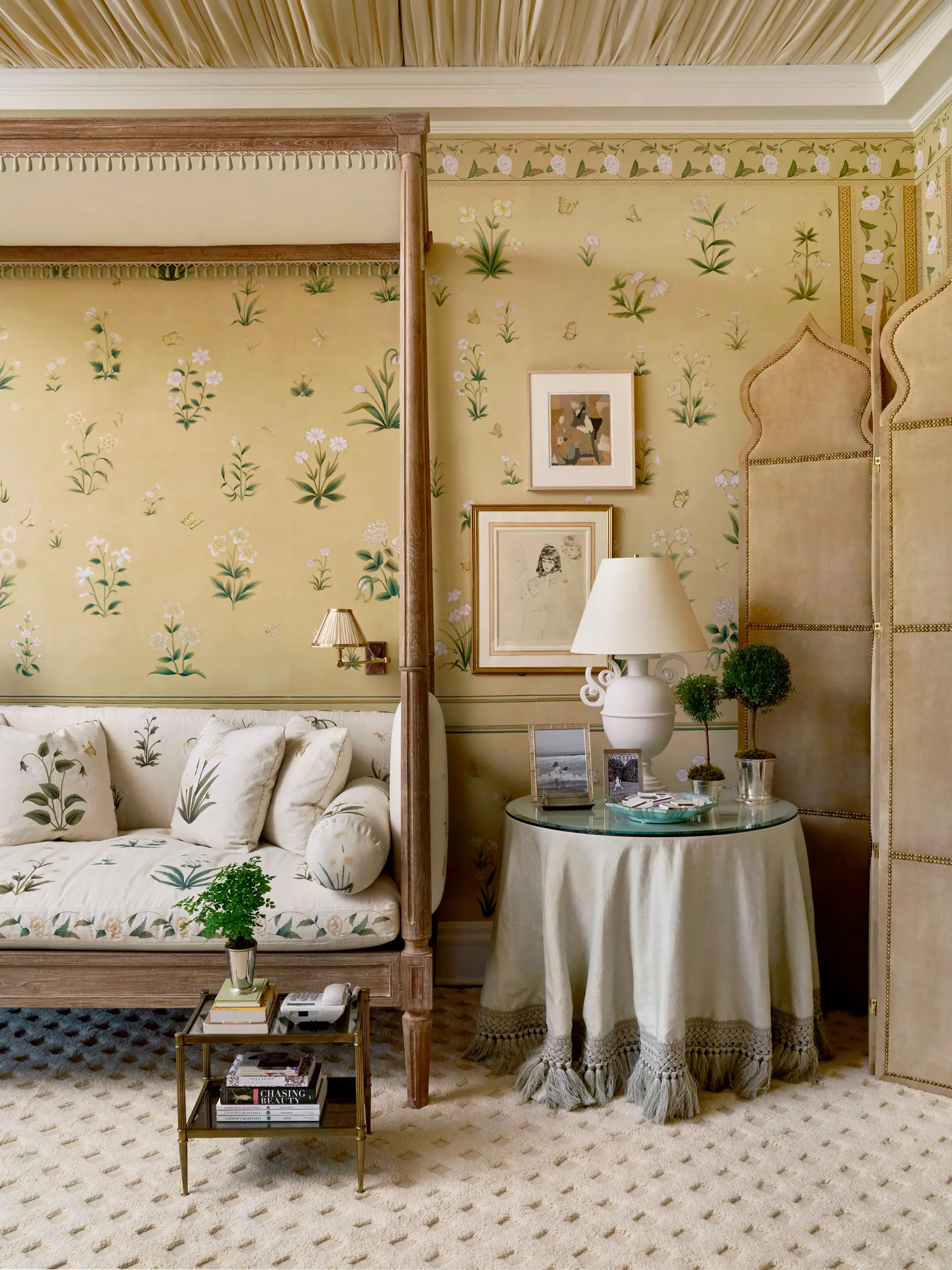 Special colourway on painted silk | de Gournay